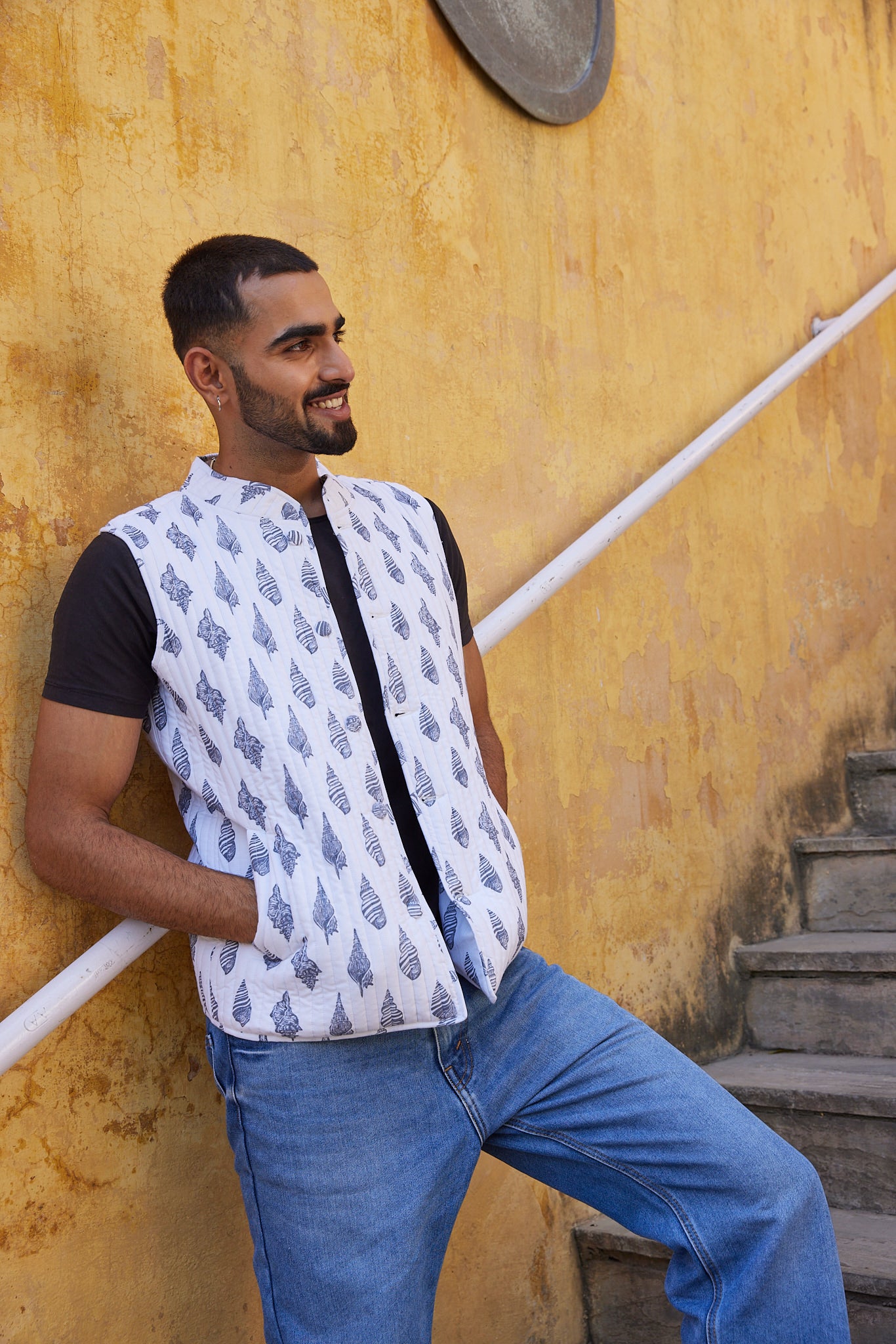 Cotton Men's Quilted Grey-White Conch Sleevless Jacket